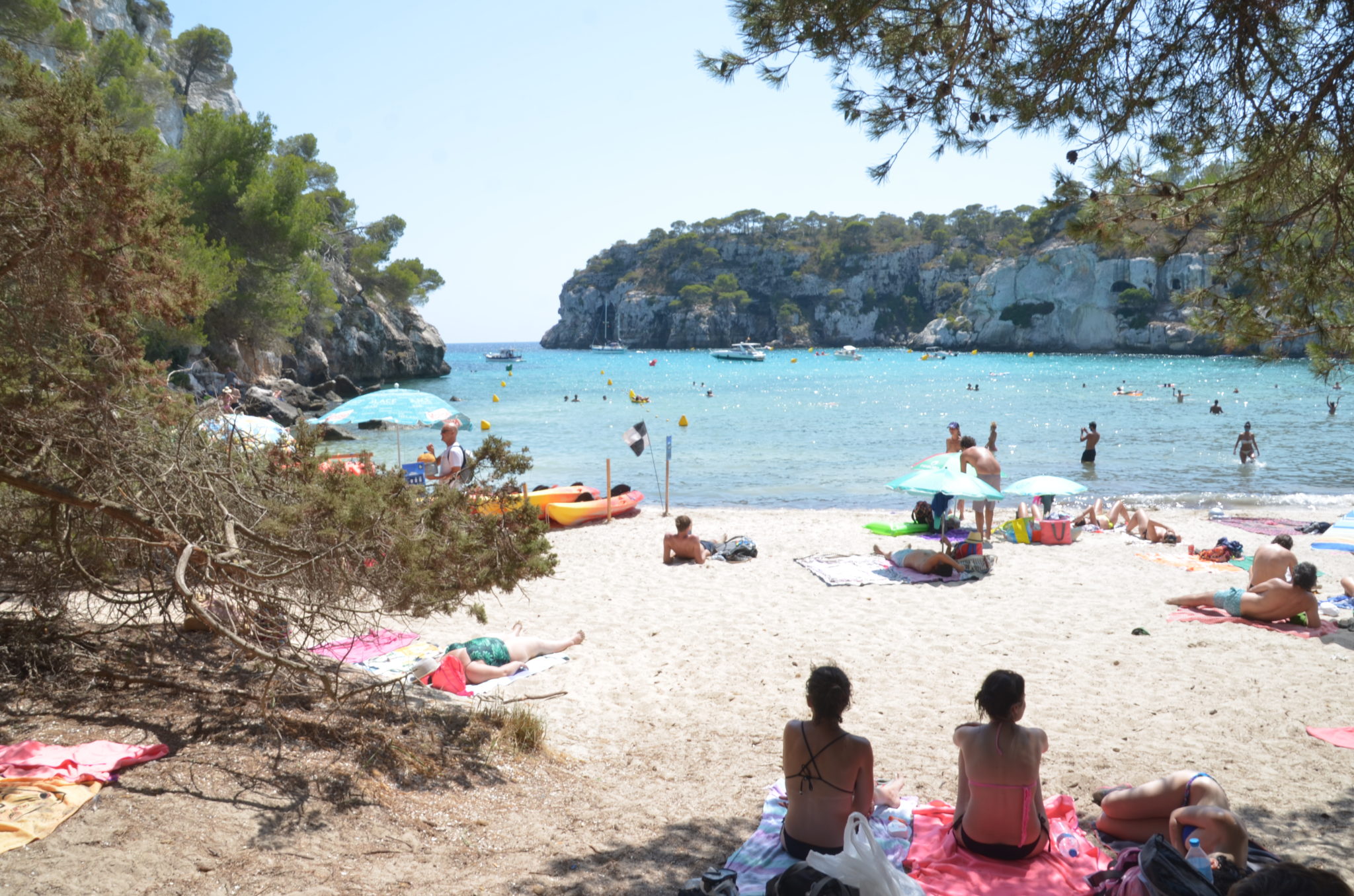 Cala de Macarella – Der türkisblaue Traumstrand | Menorca Reisen: Infos ...