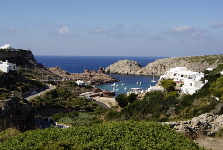 Cala Morell - Prähistorische Höhlen und Schnorchelparadies - Menorca ...